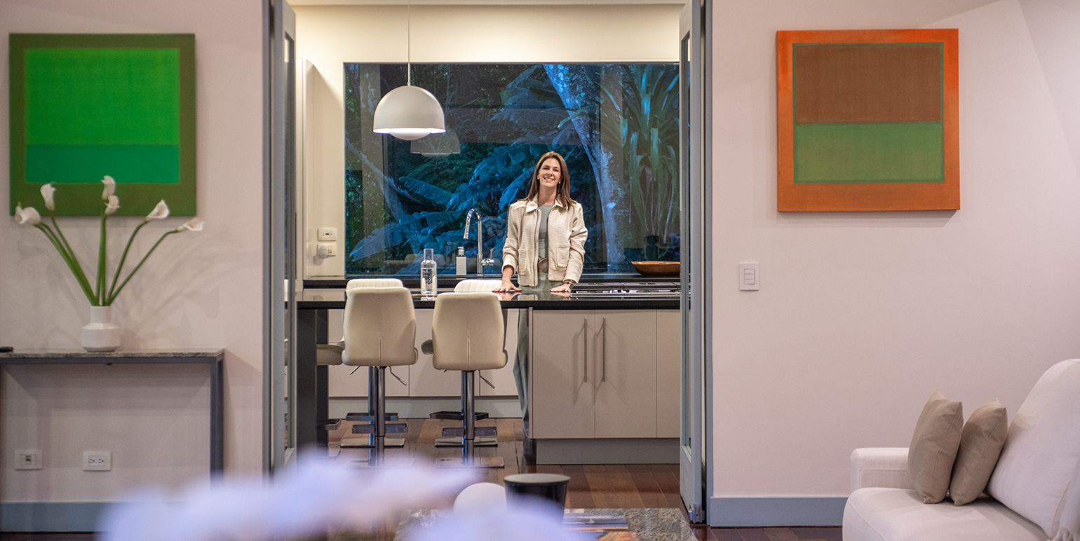 Donde el arte minimalista se convierte en un hogar: The Treehouse en ...